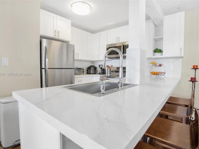 9682 Fontainebleau Blvd Apt 503, Miami, FL 33172