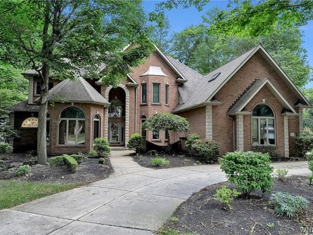 9683 Cobblestone Dr, Clarence, NY 14031