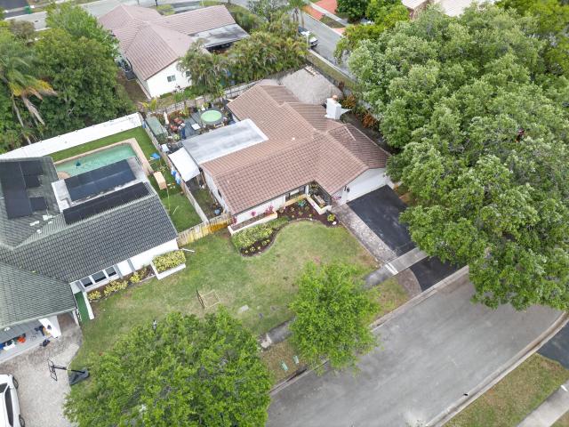 9696 NW 28th Pl, Coral Springs, FL 33065 | MLS #B26011 | Compass
