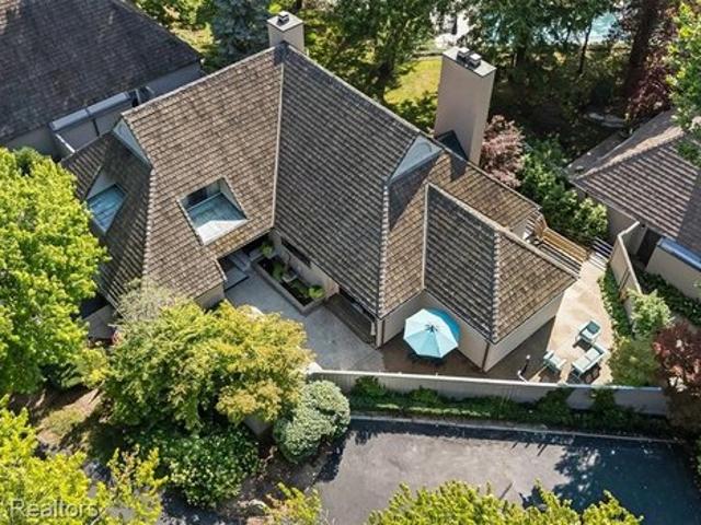969 Bloomfield Woods, Bloomfield Hills, MI 48304