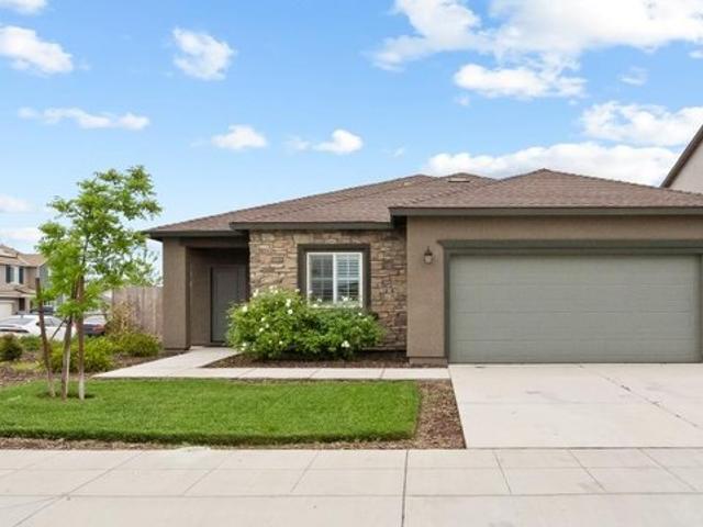 969 S Kandarian Ct, Fowler, CA 93625