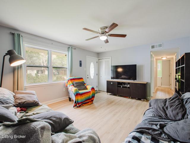 969 Parkwood Dr
