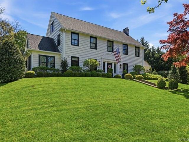 96 10th St, Garden City, NY 11530