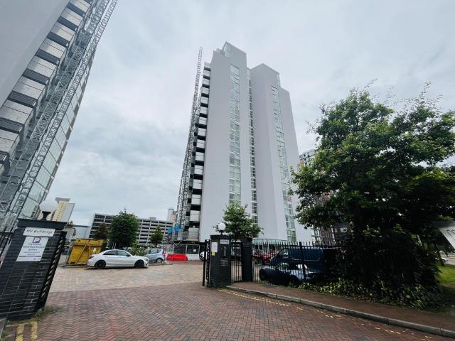 96 The Quays, Salford, Lancashire, M50 1 bed flat to rent £1,195 pcm £276 pw