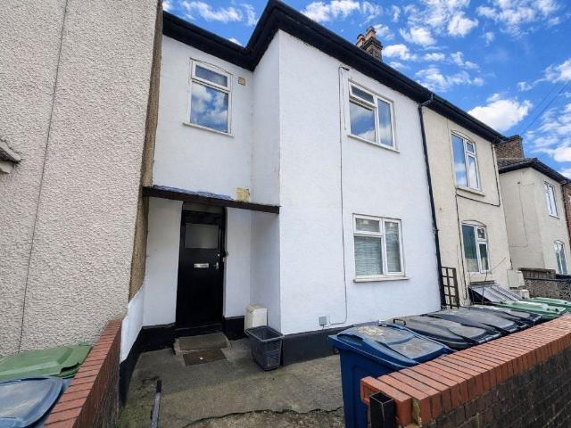 96 Totteridge Road, High Wycombe HP13, Room to rent, £750 pcm | PrimeLocation