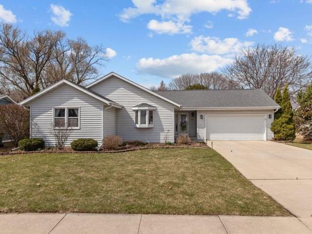 96 University Dr, Fond du Lac, WI 54935