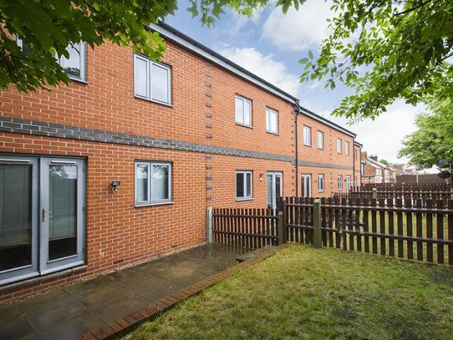 96 Allington Avenue, Lenton. 4 bed townhouse to rent £2,080 pcm £480 pw