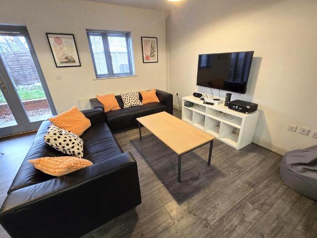 96 Allington Avenue, Lenton. 5 bed townhouse to rent £2,145 pcm £495 pw