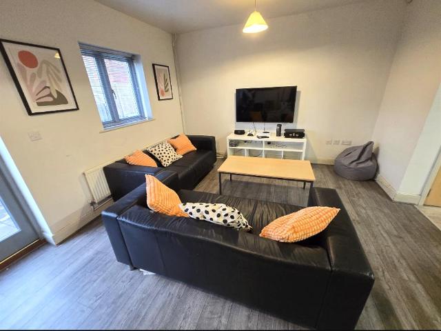 96 Allington Avenue, Lenton. 6 bed townhouse to rent £2,574 pcm £594 pw