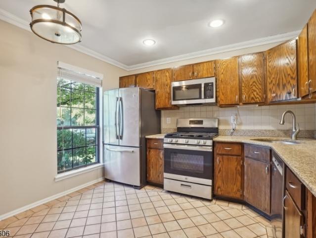 96 Baldwin Ct