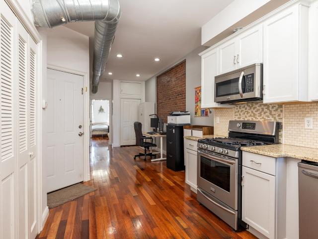 96 Bowers St # 2L