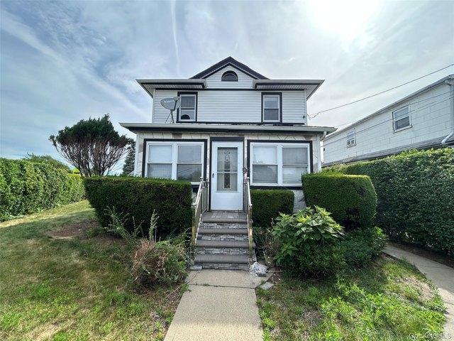 96 California Ave, Hempstead, NY 11550