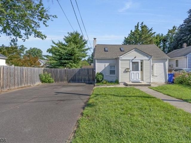 96 Conover Pl, Middlesex, NJ 08846