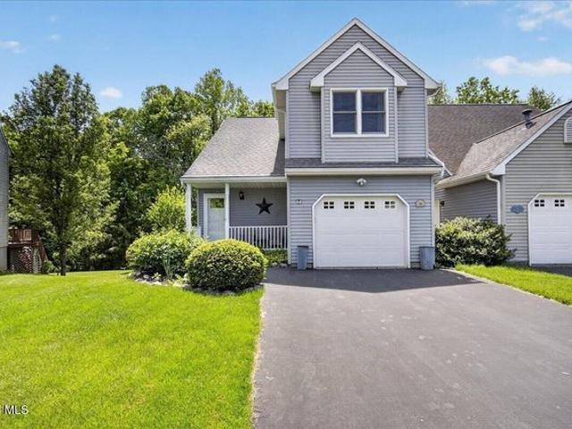 96 Cooks Ct, Halfmoon, NY 12188