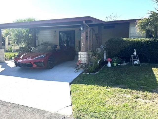 96 Country Club Dr, City, FL 33565