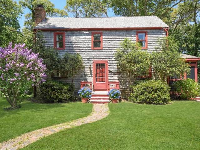 96 Dunham Ave, Vineyard Haven, MA 02568