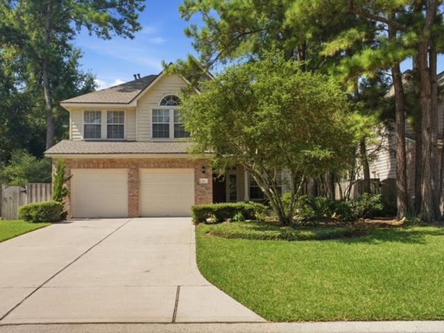 96 E Lakeridge Dr, The Woodlands, TX 77381