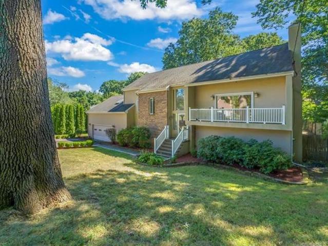 96 Farm Brook Ct, Hamden, CT 06514 in Hamden, Connecticut