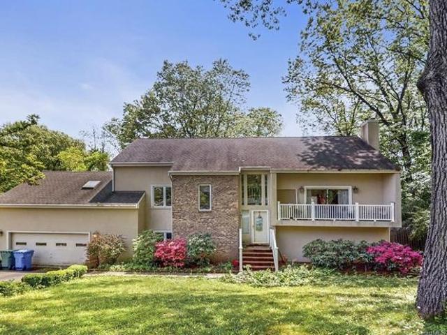96 Farm Brook Ct, Hamden, CT in Hamden, Connecticut