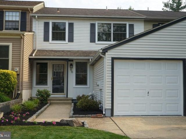 96 Farnwood Rd, Mount Laurel, NJ 08054