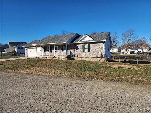 96 Fox Dr, Farmington, MO 63640