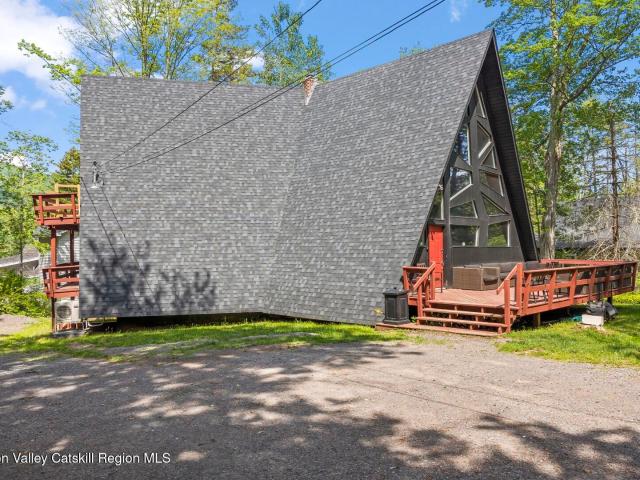 96 Lake Road
