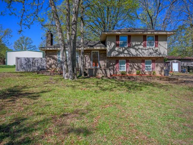 96 Luster Dr, Batesville, AR 72501