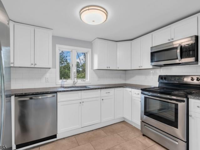 96 Mount View St
