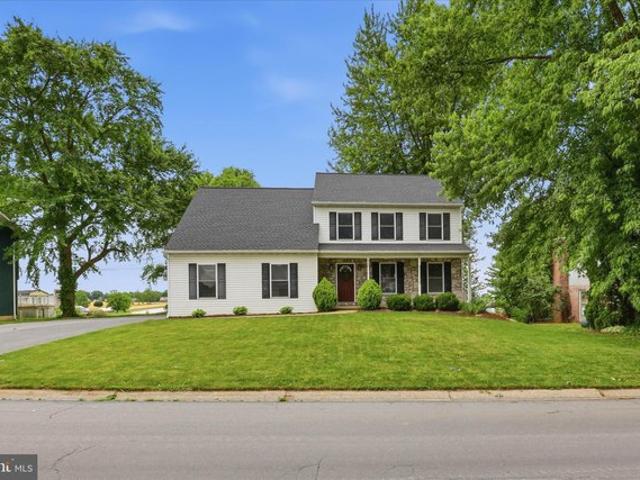 96 N Hershey Ave, Leola, PA 17540