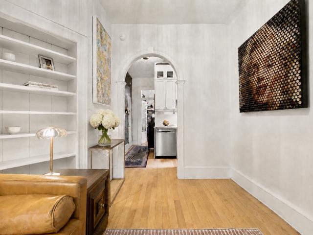 96 PERRY Street B2