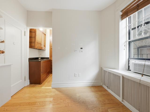 96 PERRY Street B5C