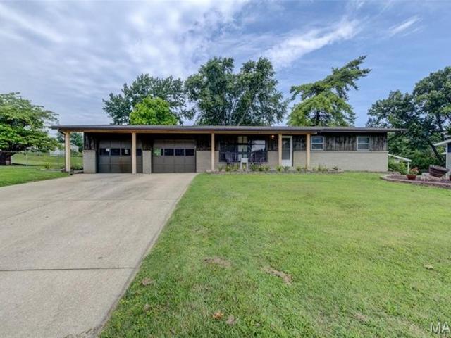 96 Susan Dr, Saint Charles, MO 63301