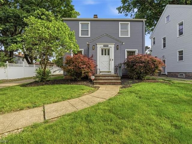 9704 Elsmere Dr, Parma, OH 44130