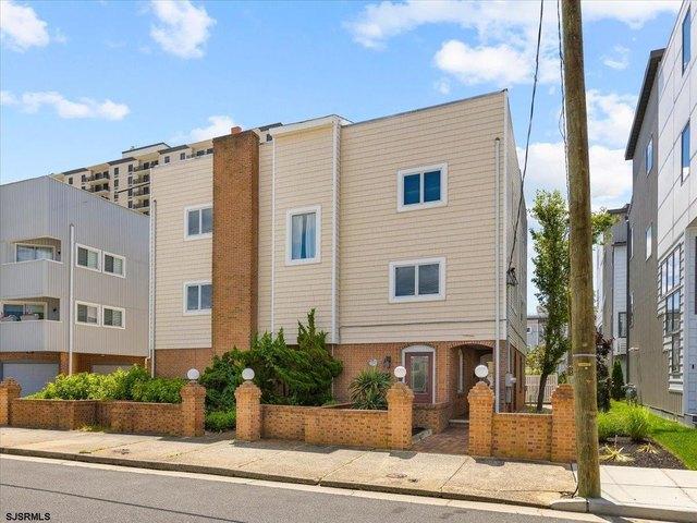 9704 Pacific Ave, Margate, NJ 08402
