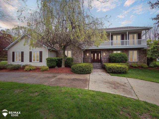 9705 Burning Tree Dr, Grand Blanc, MI 48439