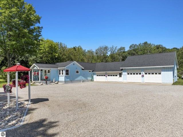 9705 E Carter Rd, Traverse City, MI 49684