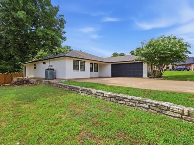 9705 Rosalie Ct, Granbury, TX 76049