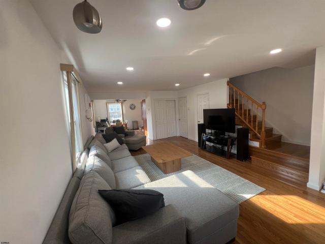 9709 Monmouth Ave