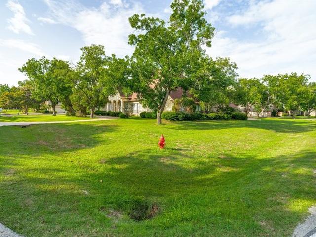 9709 Divot Dr, Granbury, TX 76049