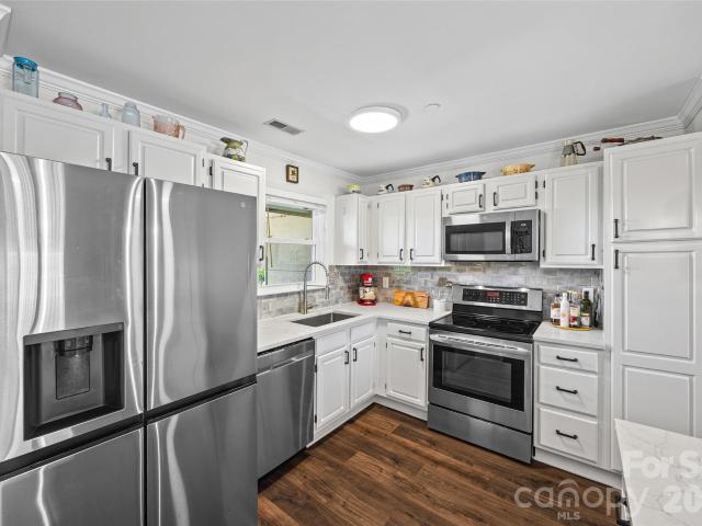 9709 Emerald Point Dr, Unit 12, Charlotte, NC 28278 | MLS #4371