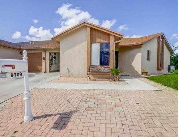 9709 Sunny Isle Cir, Boca Raton, FL 33428