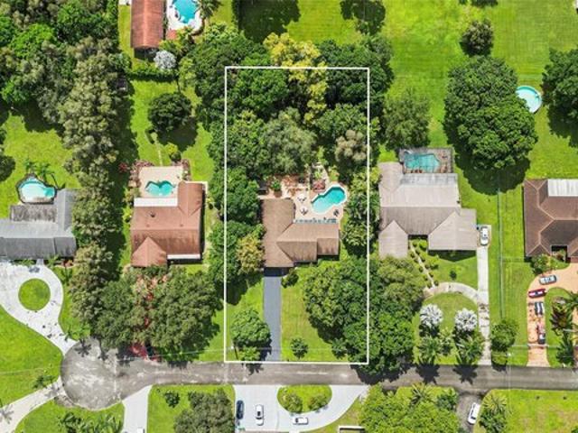 9700 NW 28th St, Cooper City, FL 33024