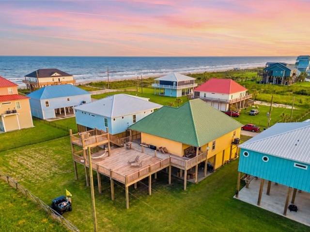 970 Bolivar Dunes Blvd, Gilchrist, TX 77617