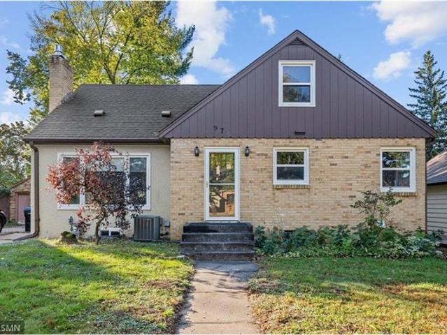 970 Grandview Ave W, Roseville, MN 55113