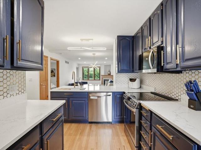 970 Oconomowoc Pkwy, Oconomowoc, WI 53066