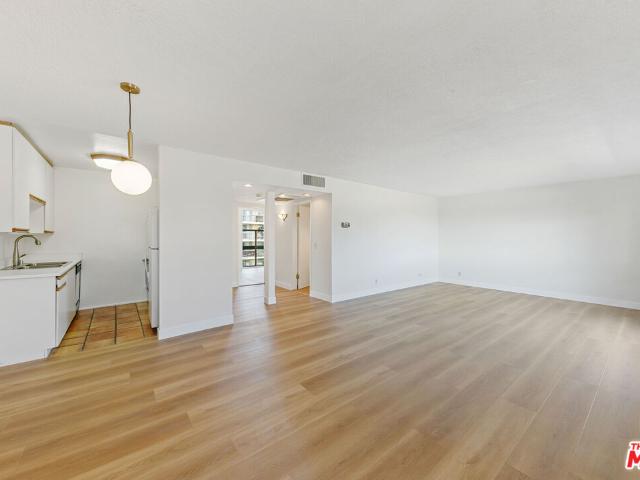 970 Palm Ave, Unit 301, West Hollywood, CA 90069 | MLS #26659 | Compass