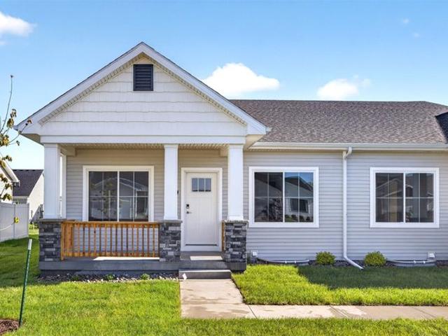 9716 Regatta Ln, Johnston, IA 50131