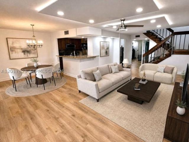 9717 N New River Canal Rd Apt 406, Plantation, FL 33324