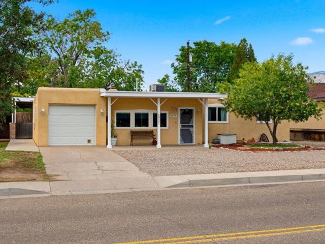 9717 Snowheights Blvd NE, Albuquerque, NM 87112