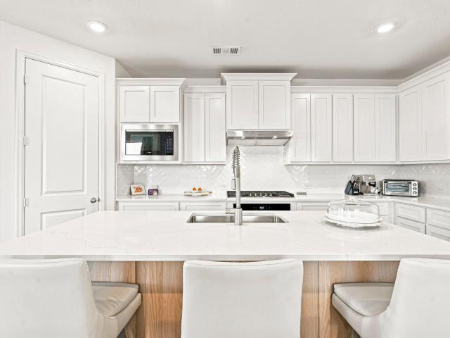 9718 Perdita Trail